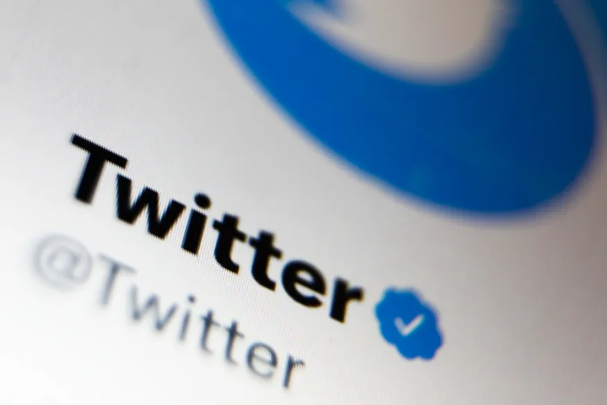 Twitter restricts links to other social media platforms